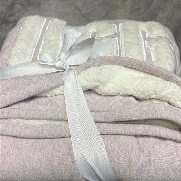 UGG | Bedding | Ugg Lenox Bay Fog Light Purple Throw Blanket | Poshmark